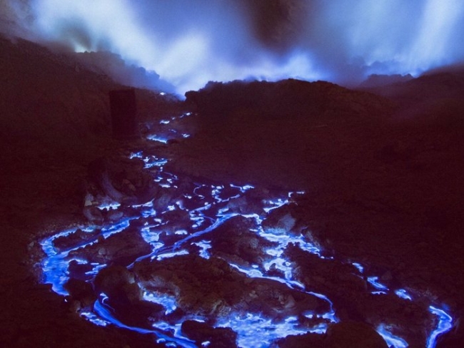 Video: Eerie Volcano Ejects Blue Lava! | Geoengineer.org