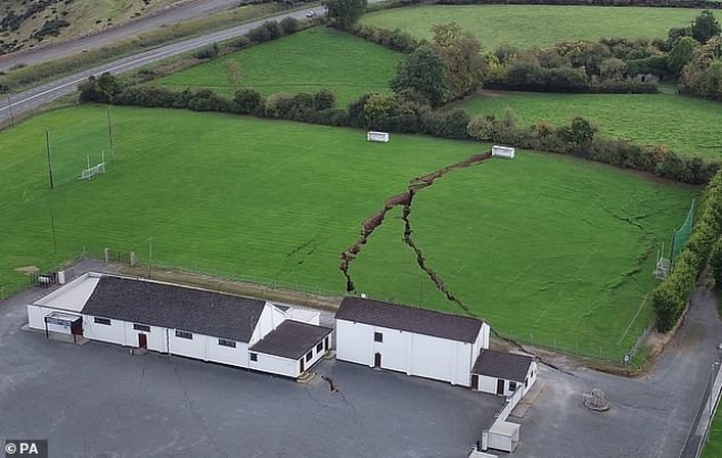 Huge sinkhole caused by mine collapse in Ireland | Geoengineer.org