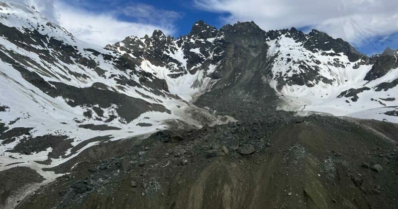 Peak of Austrian Fluchthorn mountain collapses in huge rockslide ...