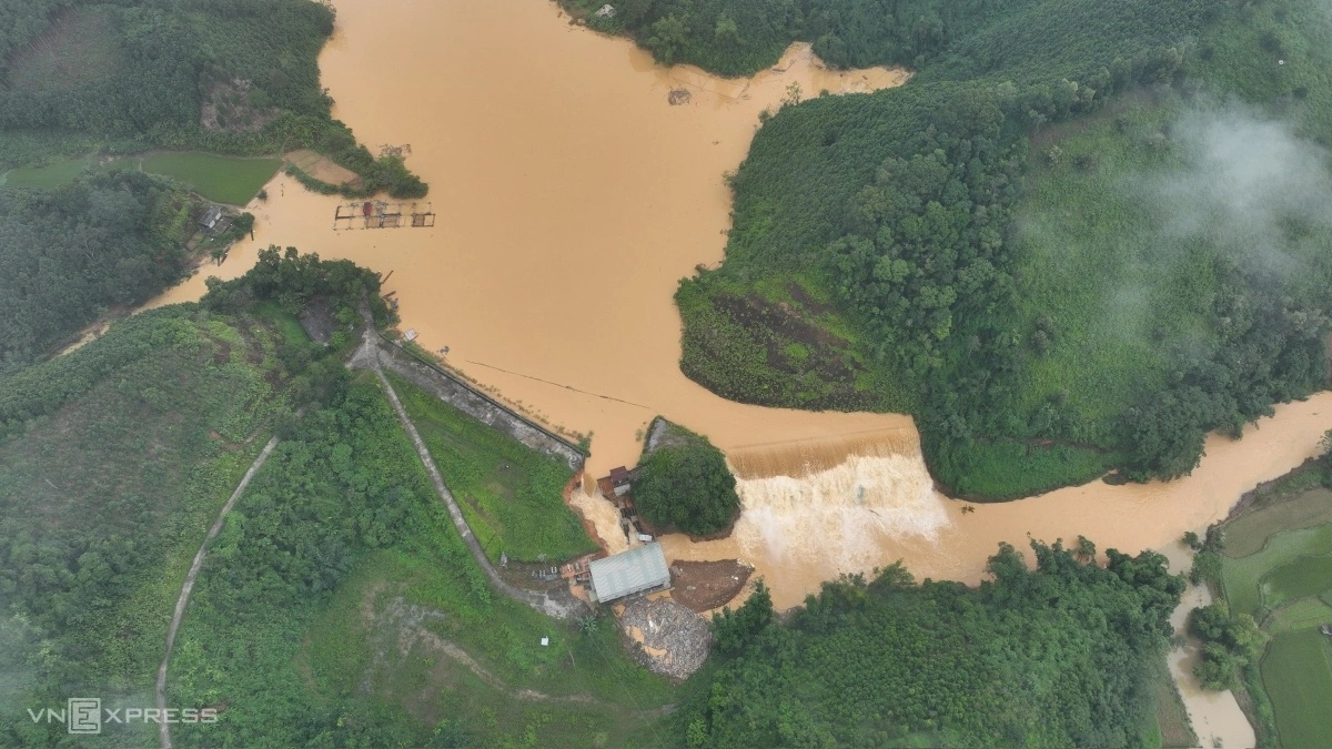 Reservoir Dam Collapse