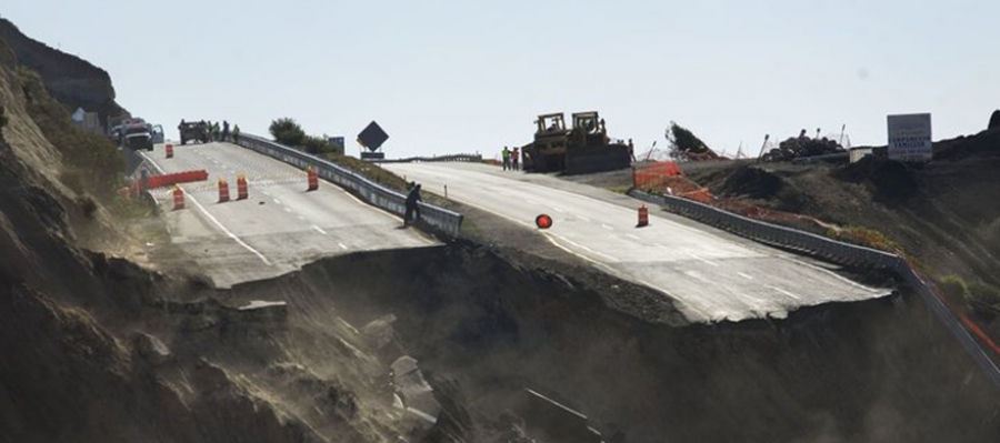 Landslide in Mexico results in coastal highway collapse [video ...